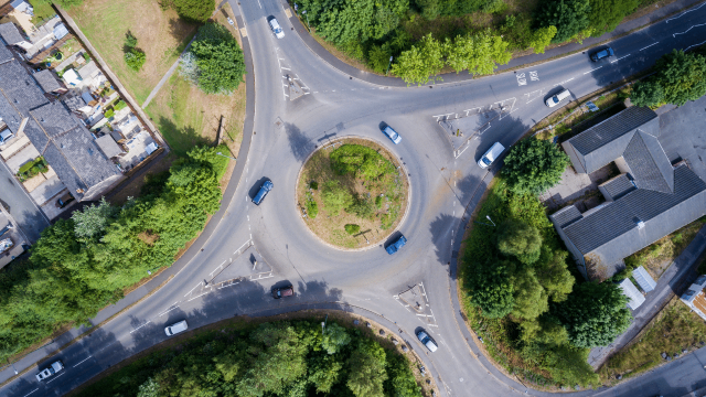How to Safely Navigate a Two Lane Roundabout in the UK - Thats It!